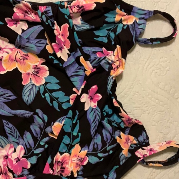 Lands' End | Swim | Tropical Floral Swim Suits | Poshmark